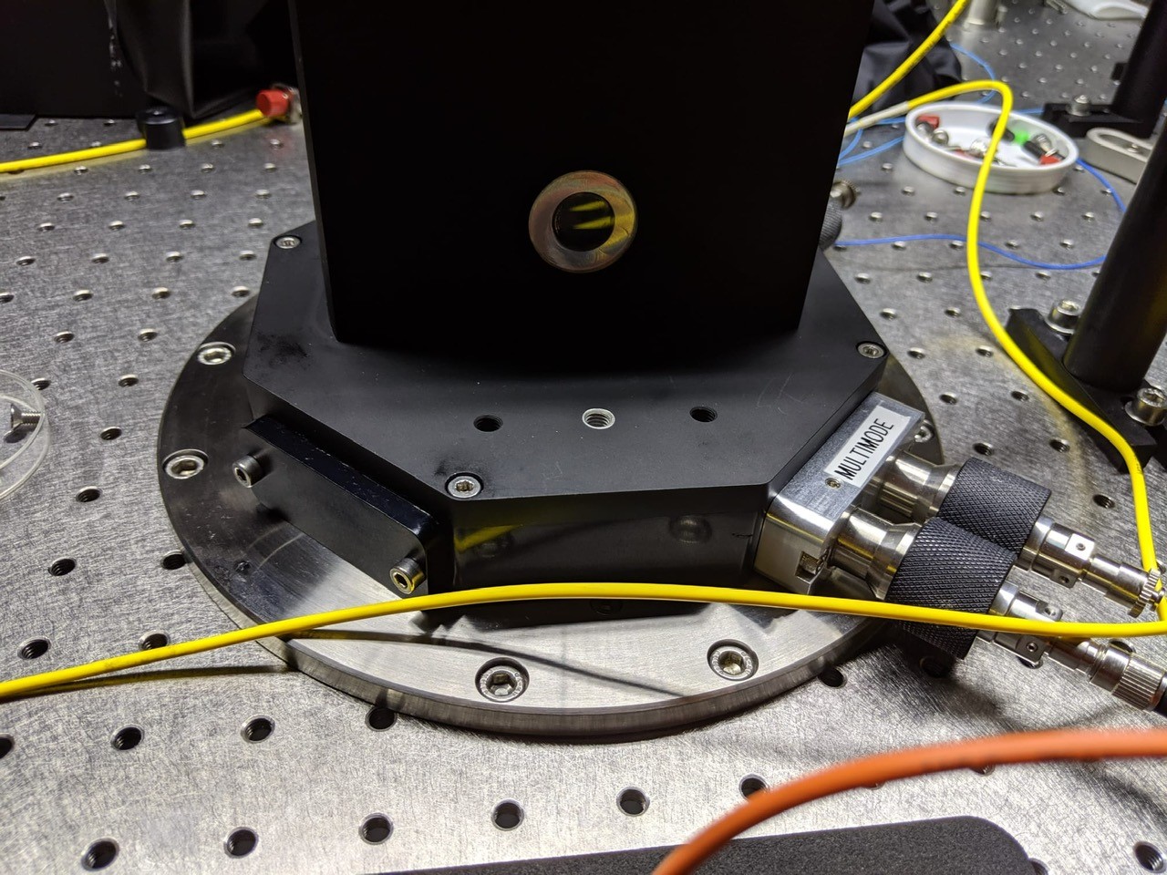 Surface probe microscopy: UMS (Attocube AFM-CFM and photonic probe ...